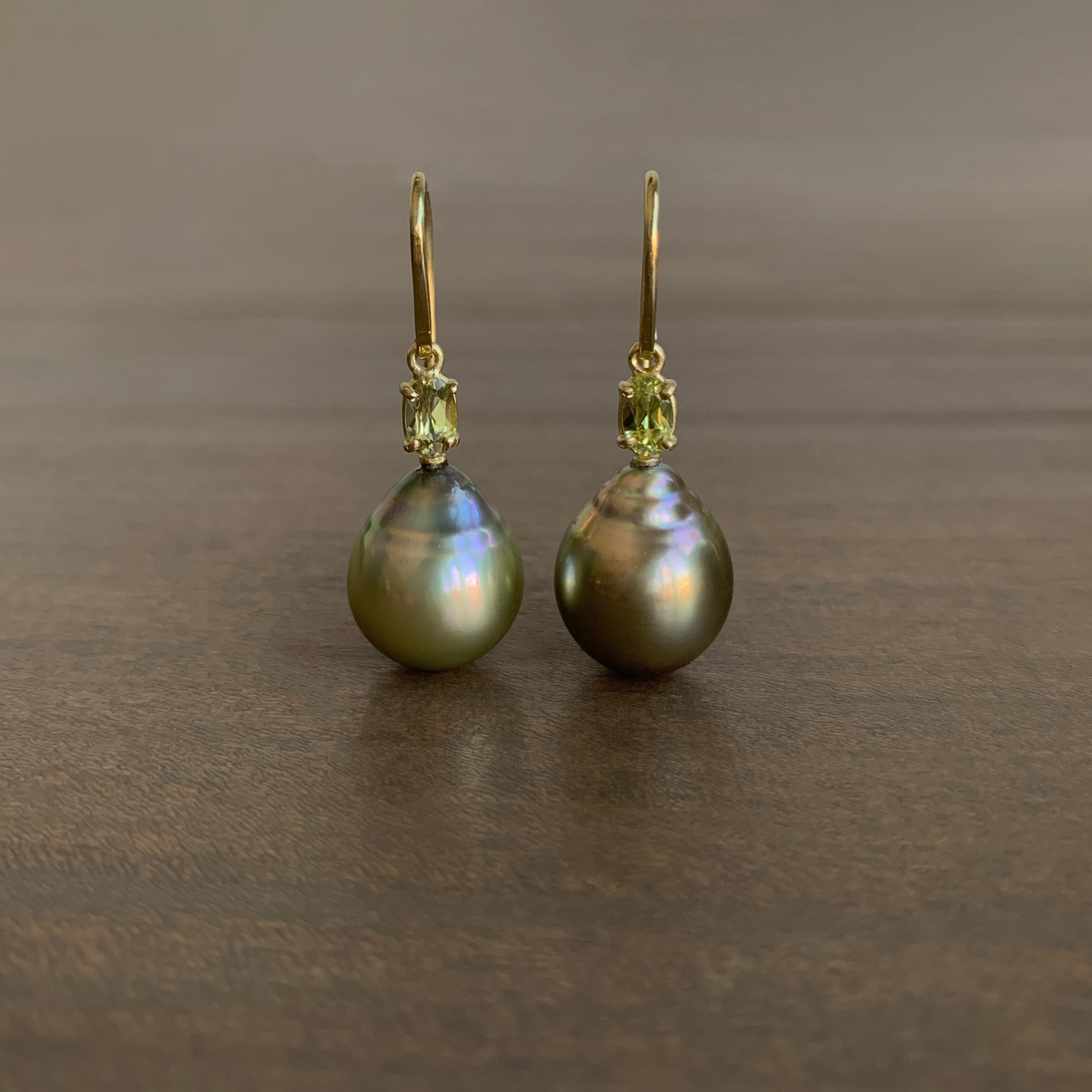 Pistachio pearl earrings store